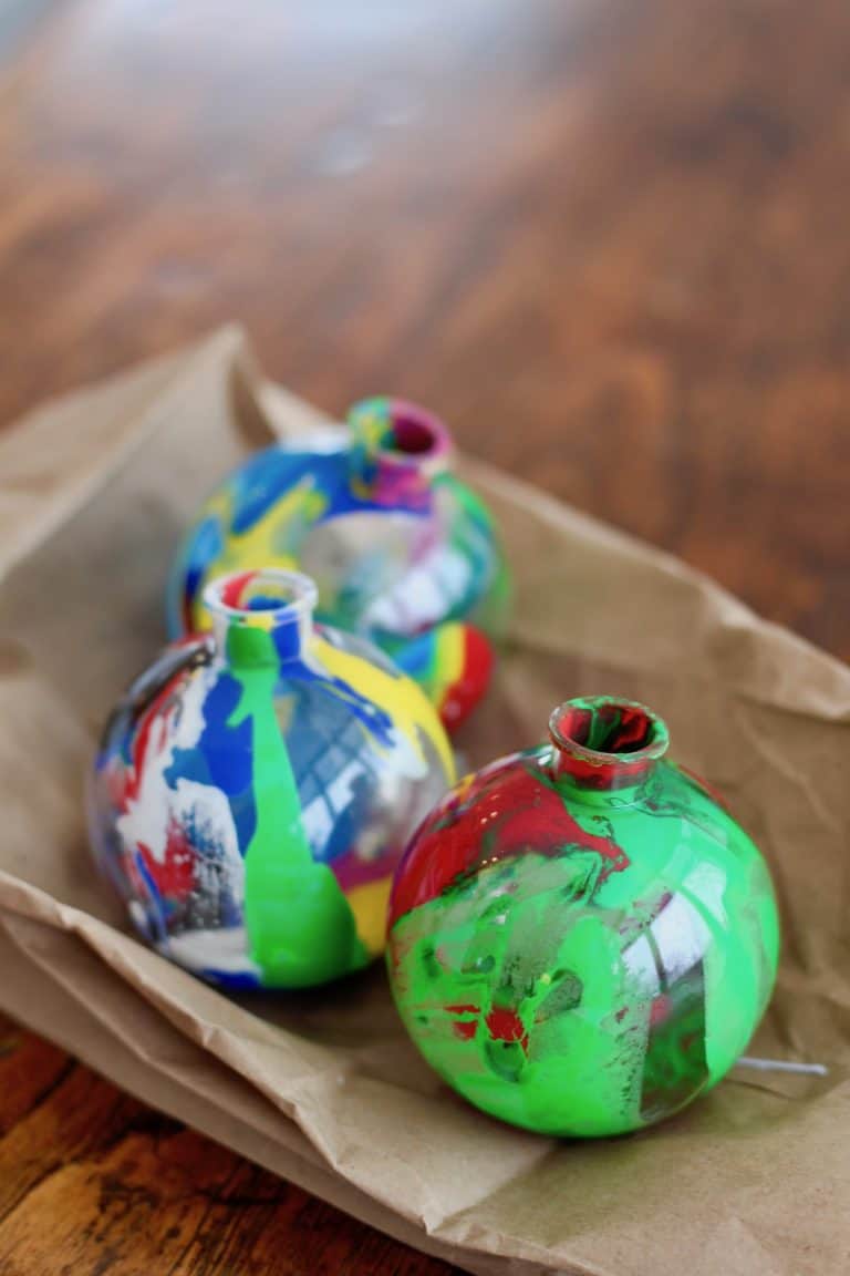Paint drip Christmas craft 🎨🌲 Unleash vibrant holiday spirits!