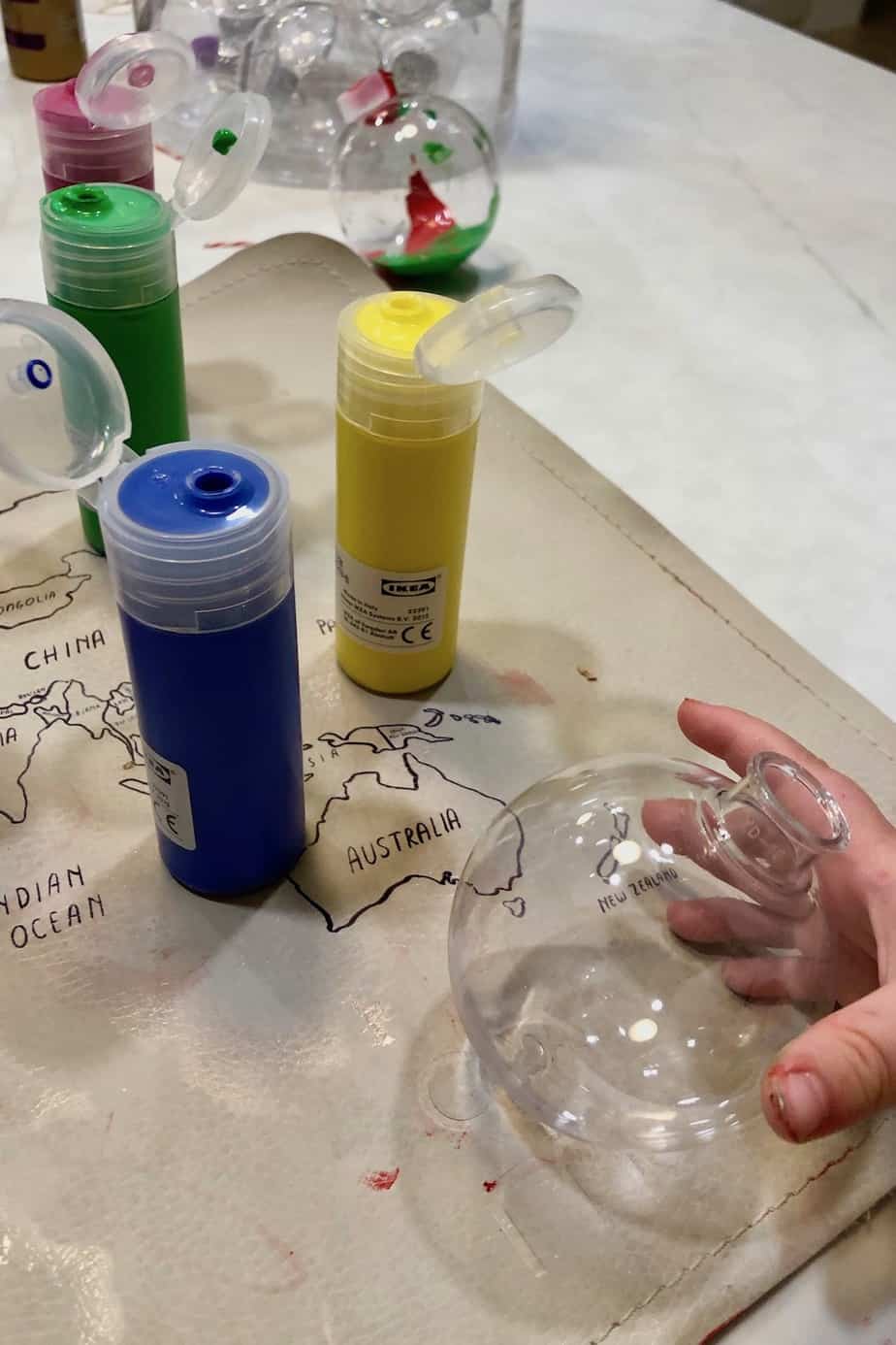Paint drip Christmas craft 🎨🌲 Unleash vibrant holiday spirits!