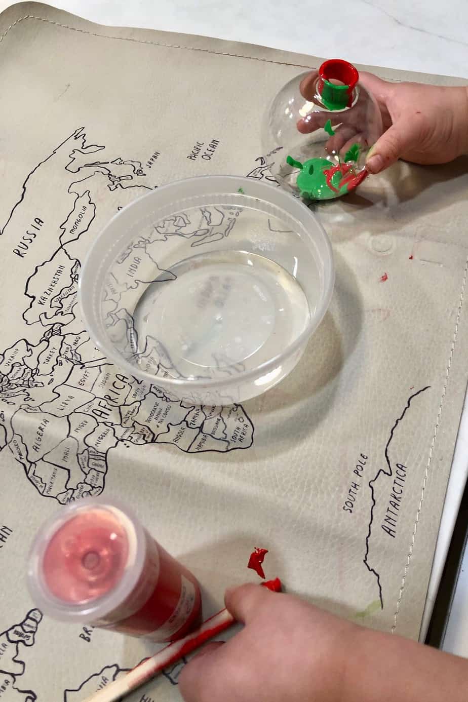 Paint drip Christmas craft 🎨🌲 Unleash vibrant holiday spirits!