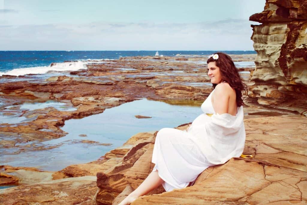Maternity Photoshoot Ideas: 40+ Inspirational Poses, Locations & Belly ...