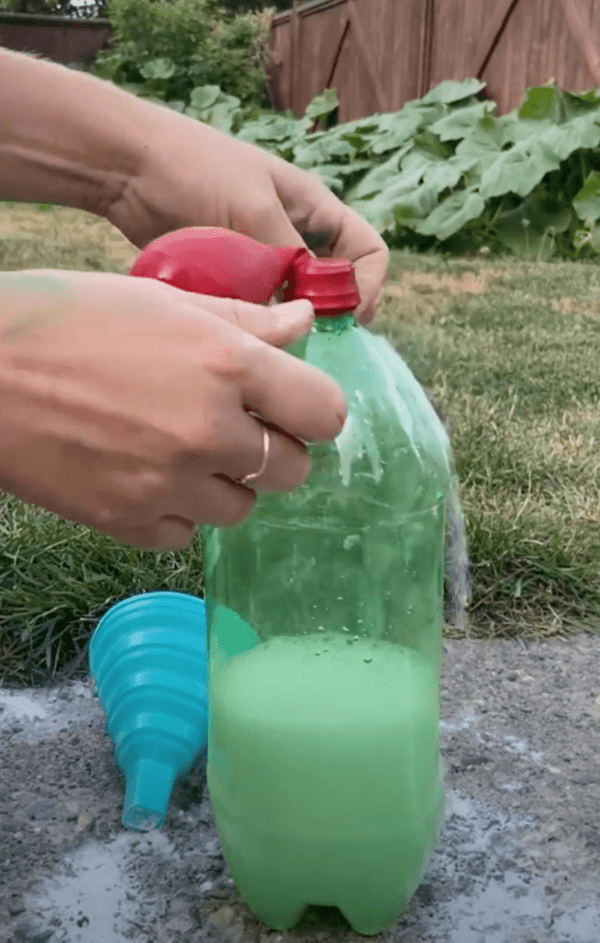 Self inflating balloon experiment 🎈🔬 Watch the magic unfold with science!