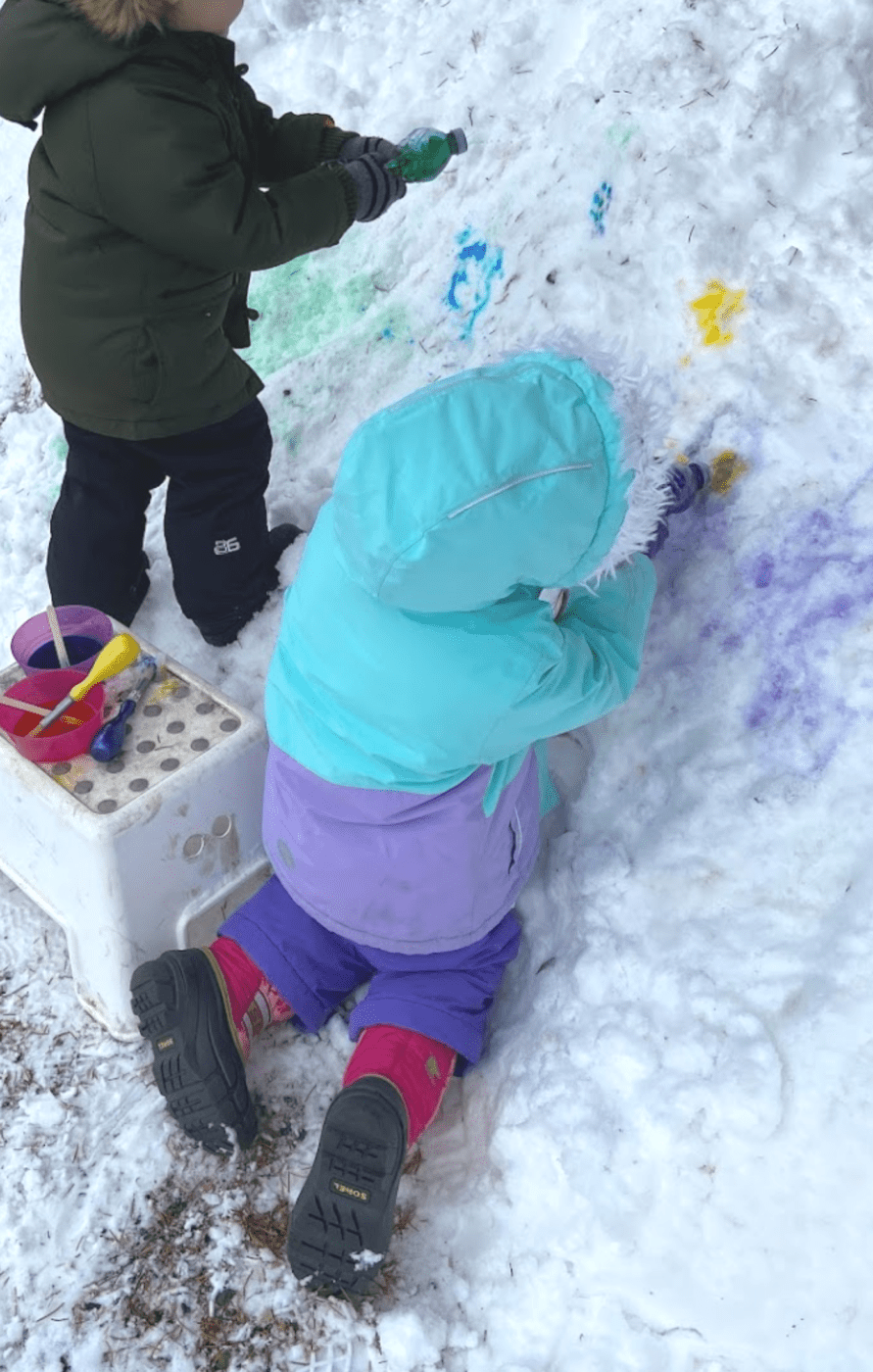 Snow painting ️ 🎨 Uncover a winter wonderland of creativity and fun!