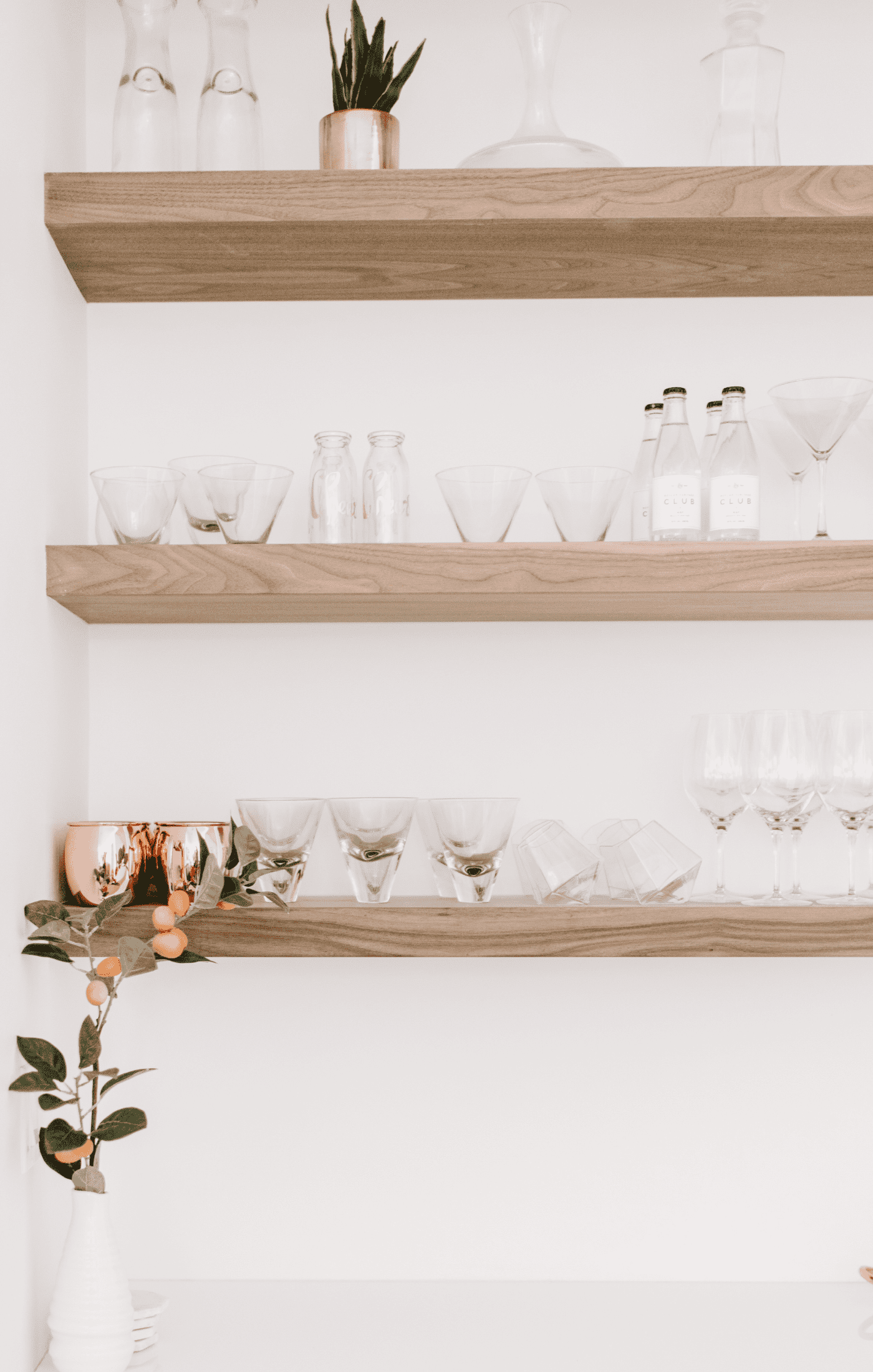 Open kitchen shelving ideas 🏠 🍽️ Turn your space into a functional ...